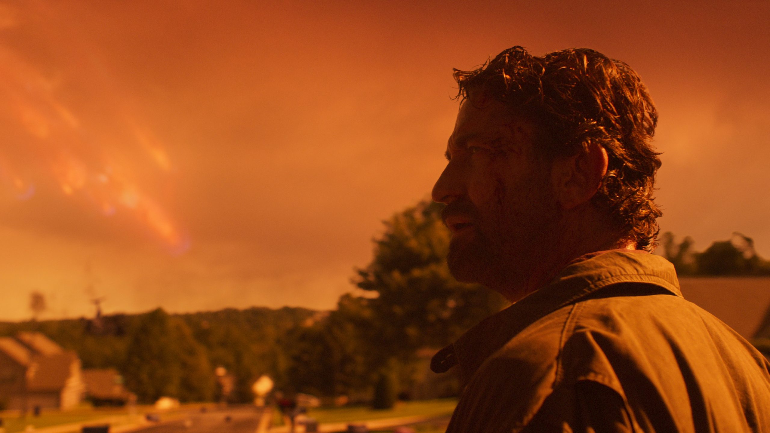Gerard Butler vs A Planet-Destroying Comet In 'Greenland' (Watch ...
