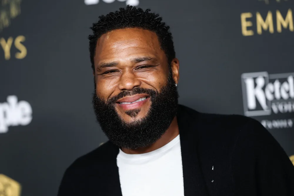 Anthony Anderson Hospitalized for Severe Knee Swelling