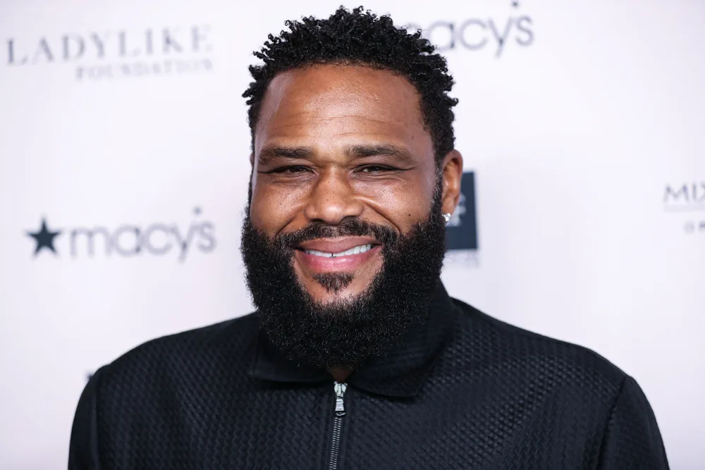 Anthony Anderson Hospitalized for Severe Knee Swelling