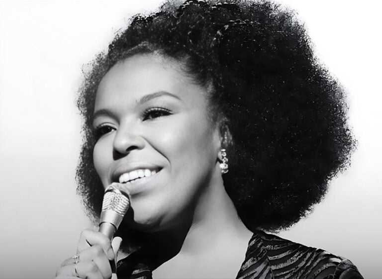 The Pulse of Entertainment: The Julien’s 'Roberta Flack No Reserve ...